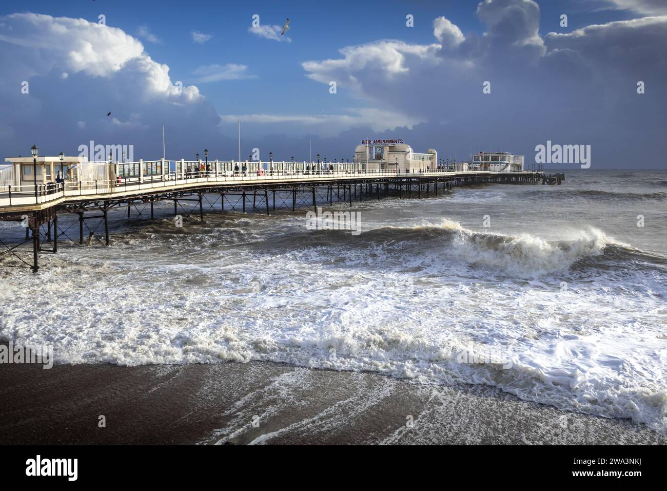 English channel worthing beach hi-res stock photography and images - Alamy