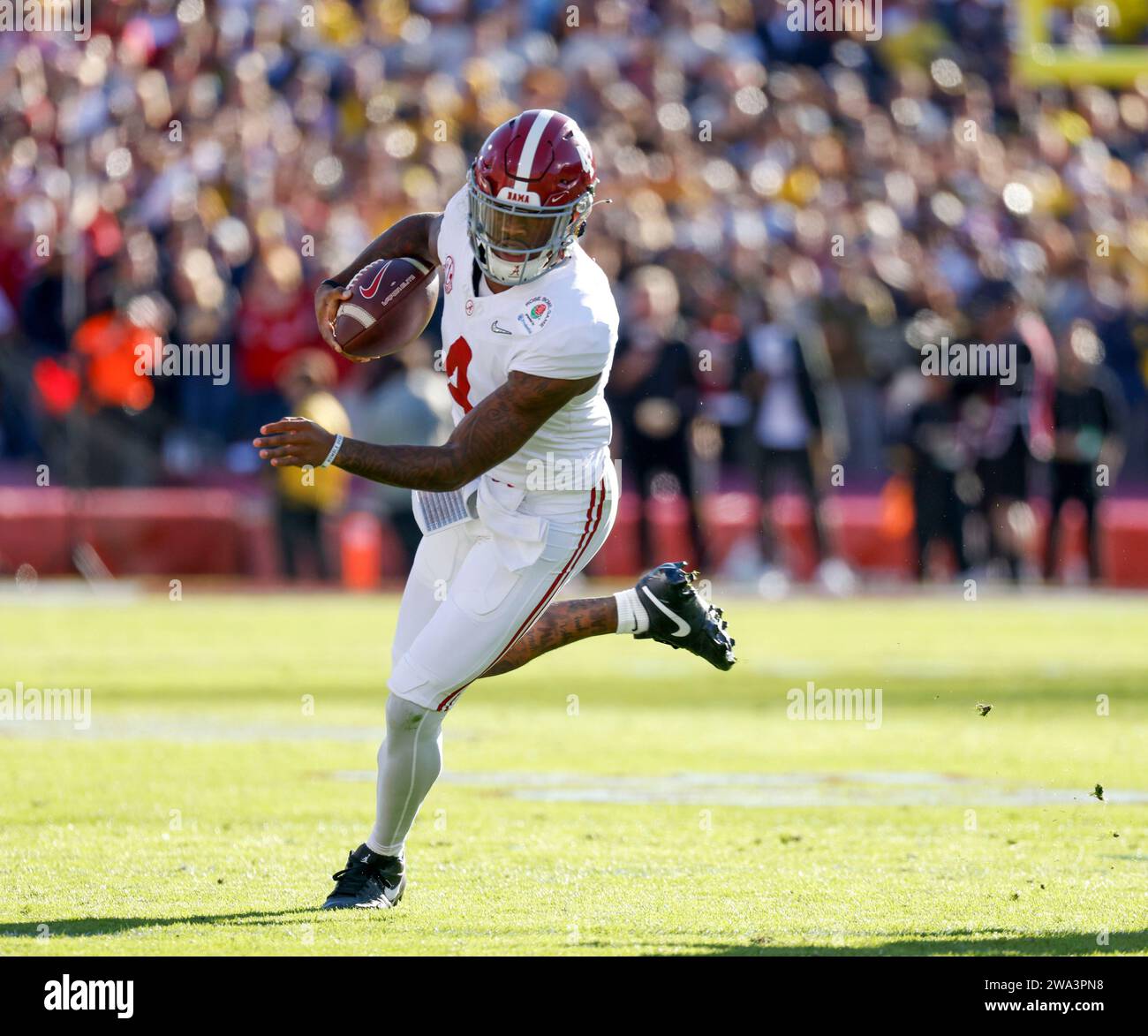 Pasadena, California, USA. 01st Jan, 2024. Alabama Crimson Tide quarterback Jalen Milroe (4 ...