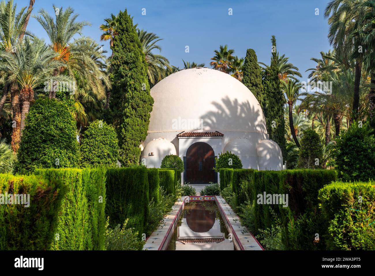 Visitor center building and fountain in the palm grove park in the city ...