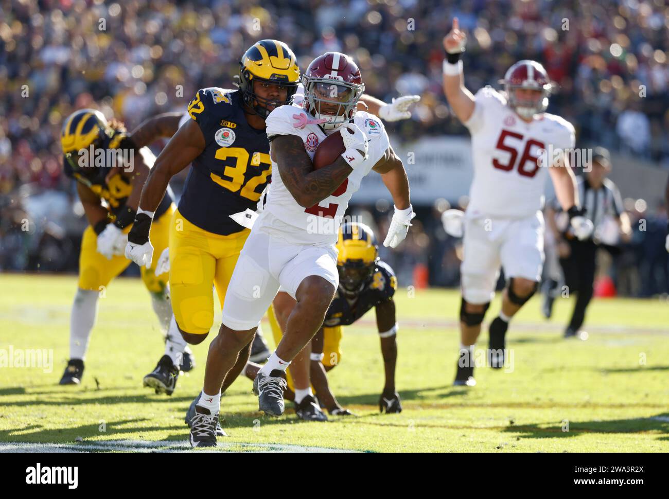 Pasadena, California, USA. 01st Jan, 2024. Alabama Crimson Tide running back Jase McClellan (2 ...