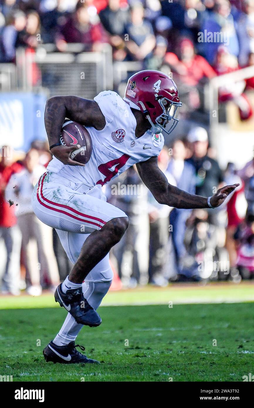 Pasadena, CA. 1st Jan, 2024. Alabama Crimson Tide quarterback Jalen Milroe (4) runs in action in ...