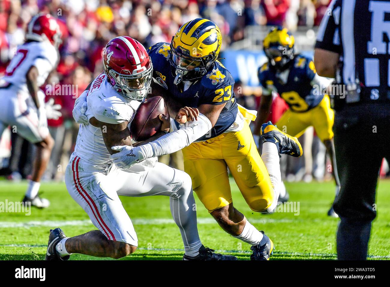 Pasadena, CA. 1st Jan, 2024. Alabama Crimson Tide quarterback Jalen Milroe (4) is sacked by ...