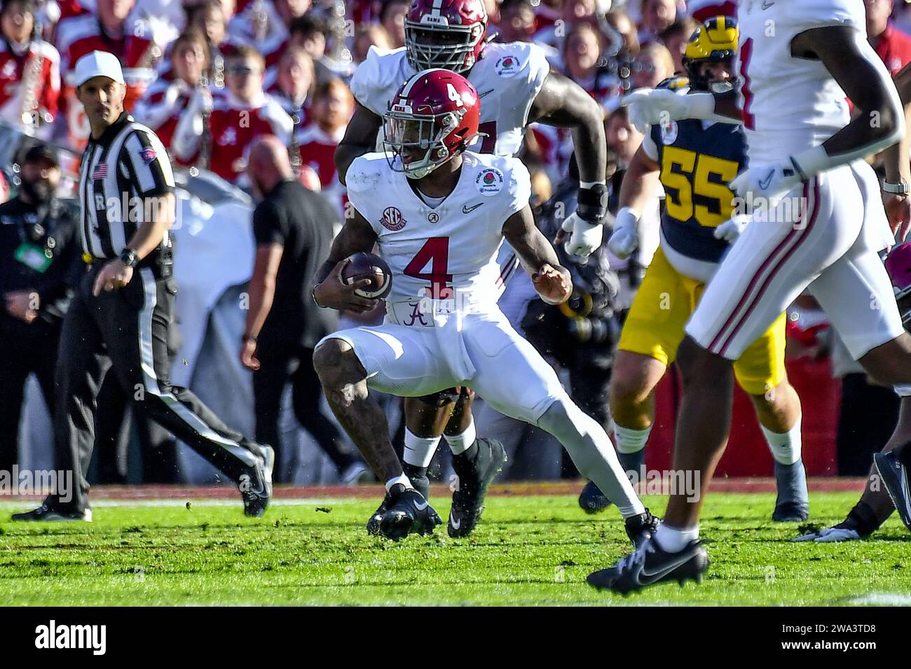 Pasadena, CA. 1st Jan, 2024. Alabama Crimson Tide quarterback Jalen Milroe (4) in action in the ...