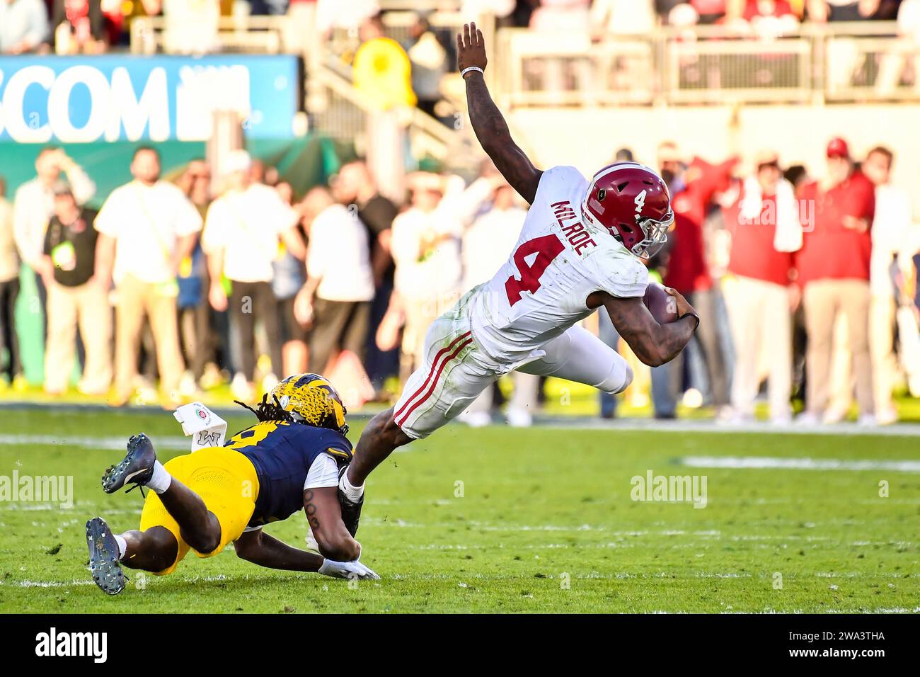 Pasadena, CA. 1st Jan, 2024. Alabama Crimson Tide quarterback Jalen Milroe (4) runs in action in ...