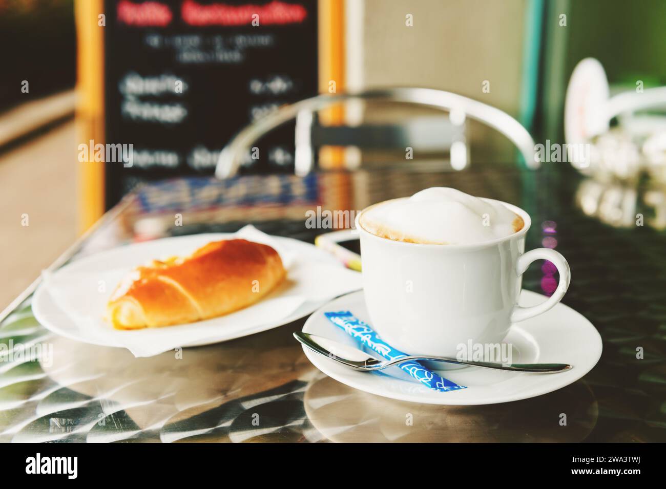Terrace coffee shop hi-res stock photography and images - Alamy