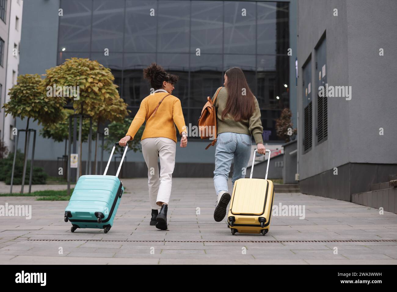 Walking towards building hi-res stock photography and images - Alamy