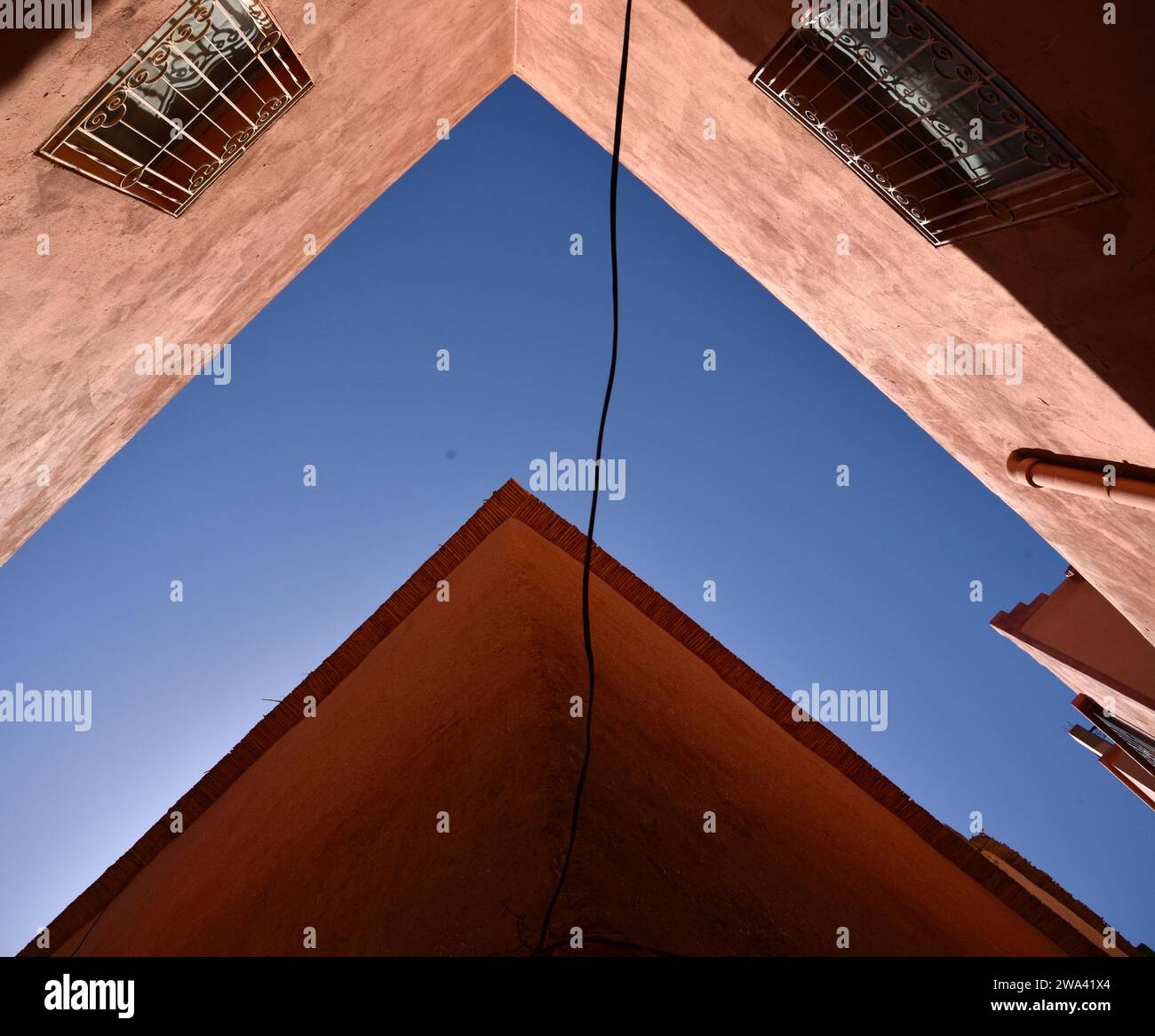 Parallelism hi-res stock photography and images - Alamy