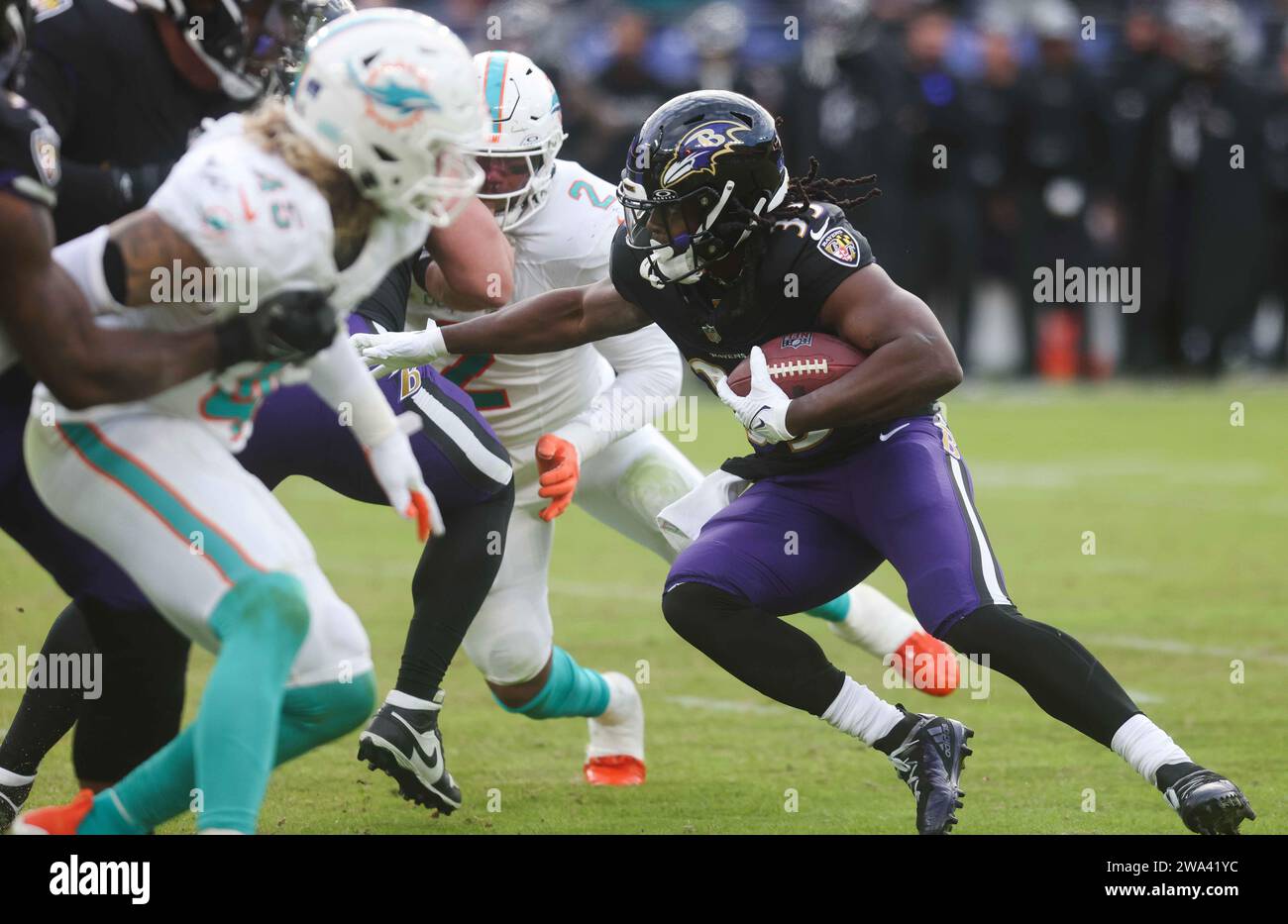 Baltimore, MD, USA. 31st Dec, 2023. Baltimore Ravens RB Melvin Gordon ...