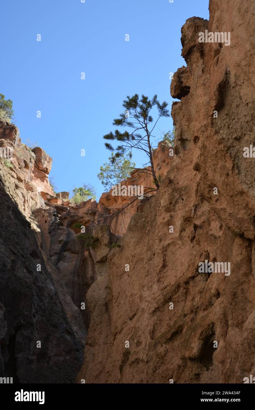 Side of cliff hi-res stock photography and images - Alamy