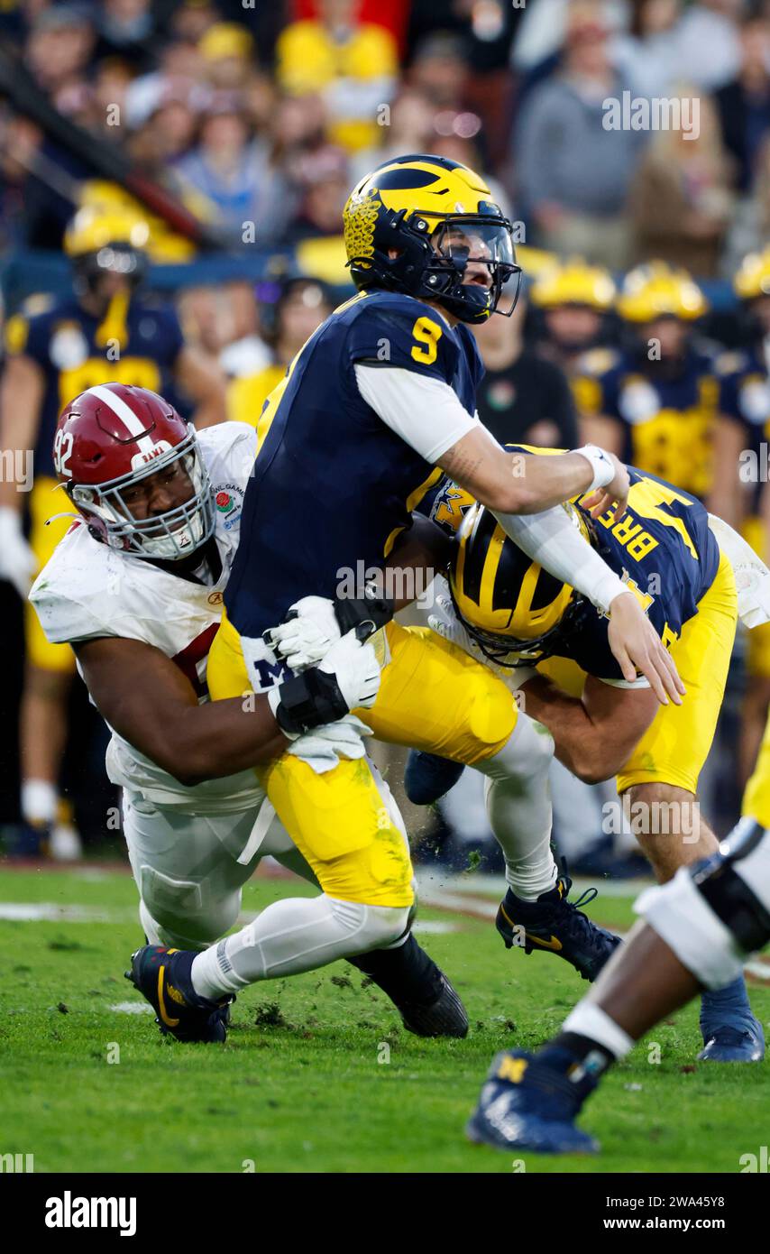 January 01, 2024 Alabama Crimson Tide defensive lineman Justin Eboigbe (92) hits Michigan ...