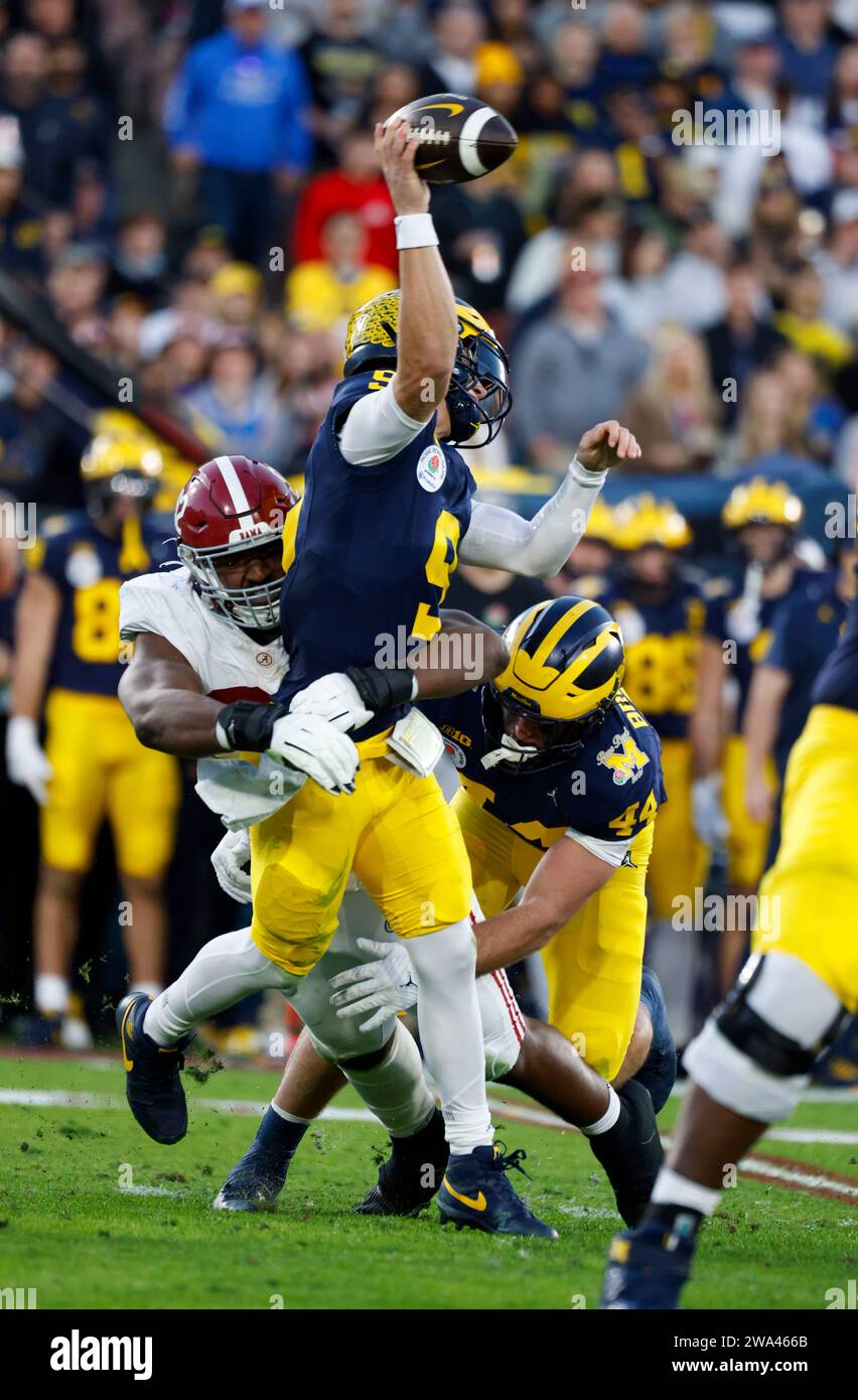 January 01, 2024 Alabama Crimson Tide defensive lineman Justin Eboigbe (92) hits Michigan ...