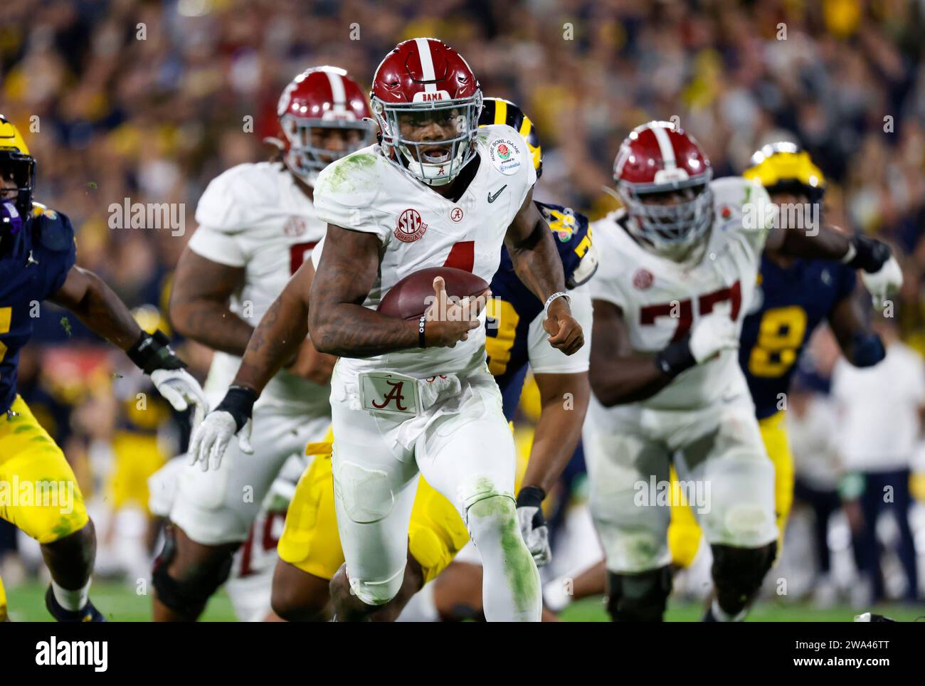 Pasadena, California, USA. 01st Jan, 2024. Alabama Crimson Tide quarterback Jalen Milroe (4 ...