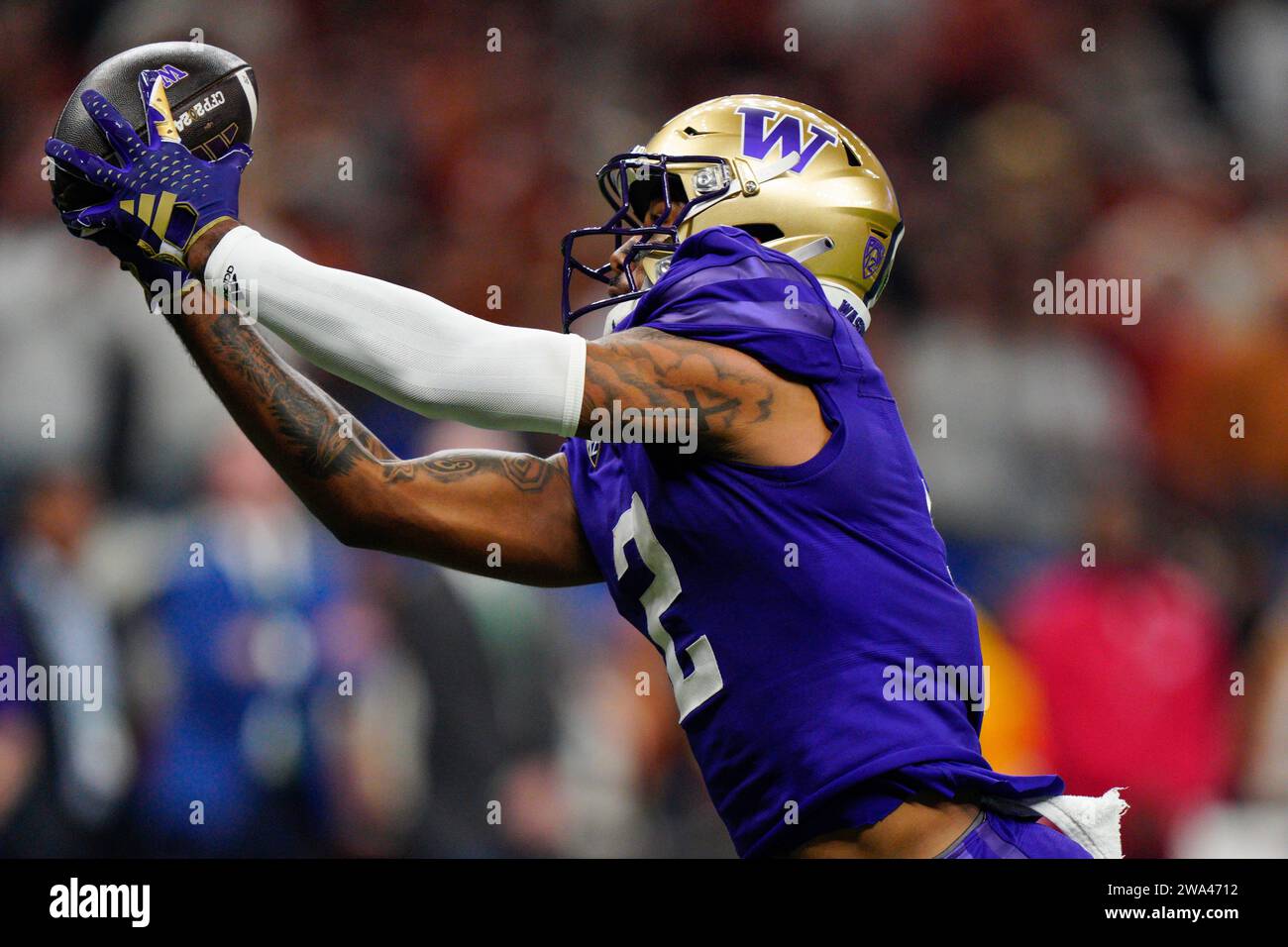 Washington wide receiver Ja'Lynn Polk (2) makes the catch for a ...