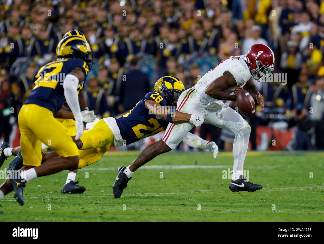 Pasadena, California, USA. 01st Jan, 2024. Alabama Crimson Tide quarterback Jalen Milroe (4 ...