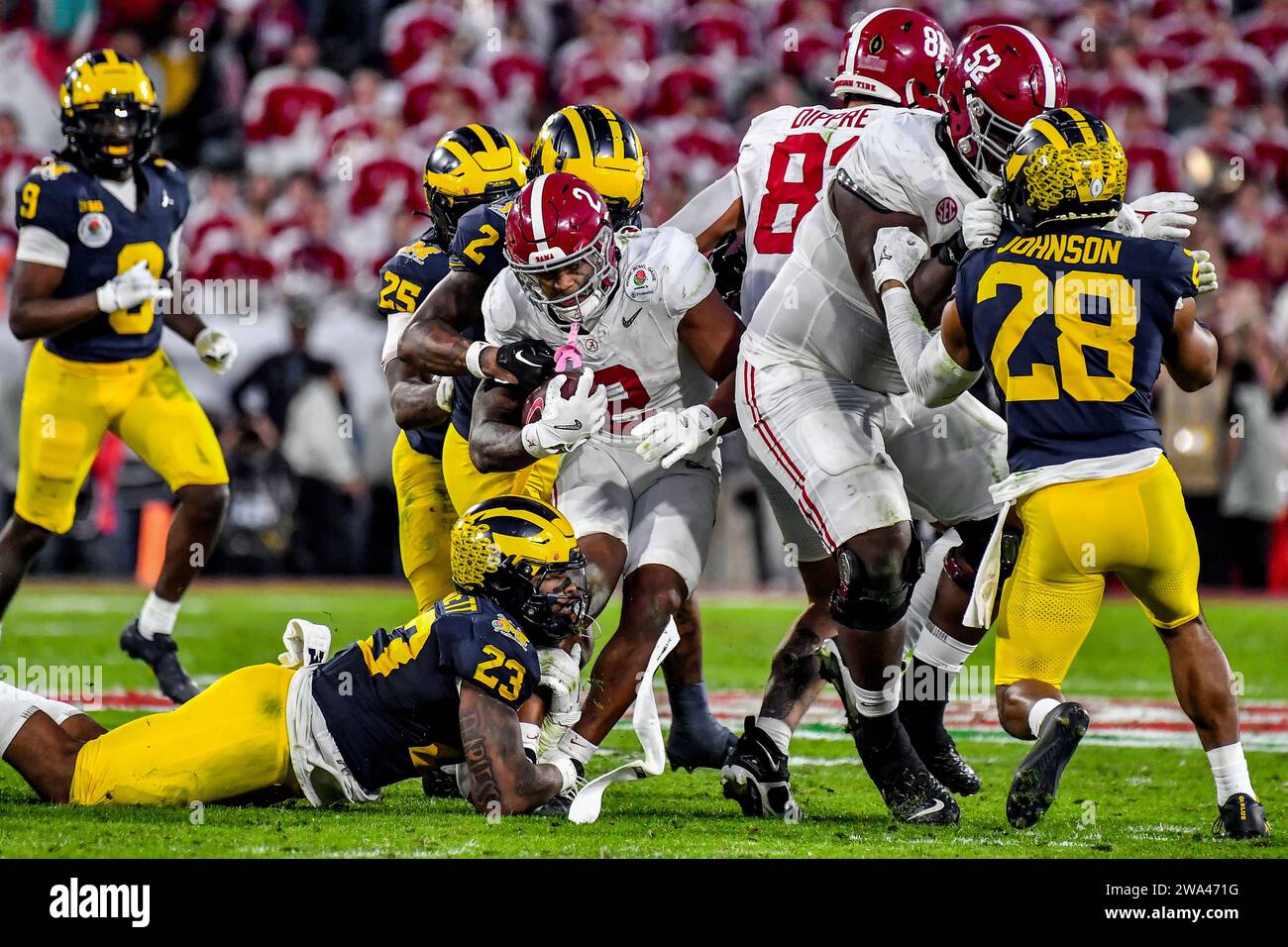 Pasadena, CA. 1st Jan, 2024. Alabama Crimson Tide running back Jase McClellan (2) runs in action ...
