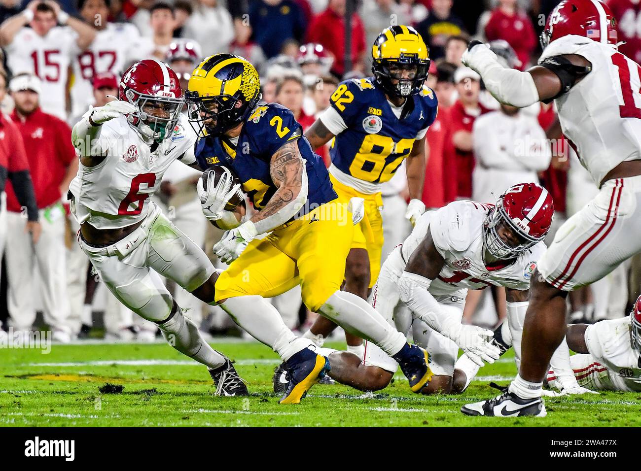 Pasadena, CA. 1st Jan, 2024. Michigan Wolverines running back Blake Corum (2) runs in for the ...