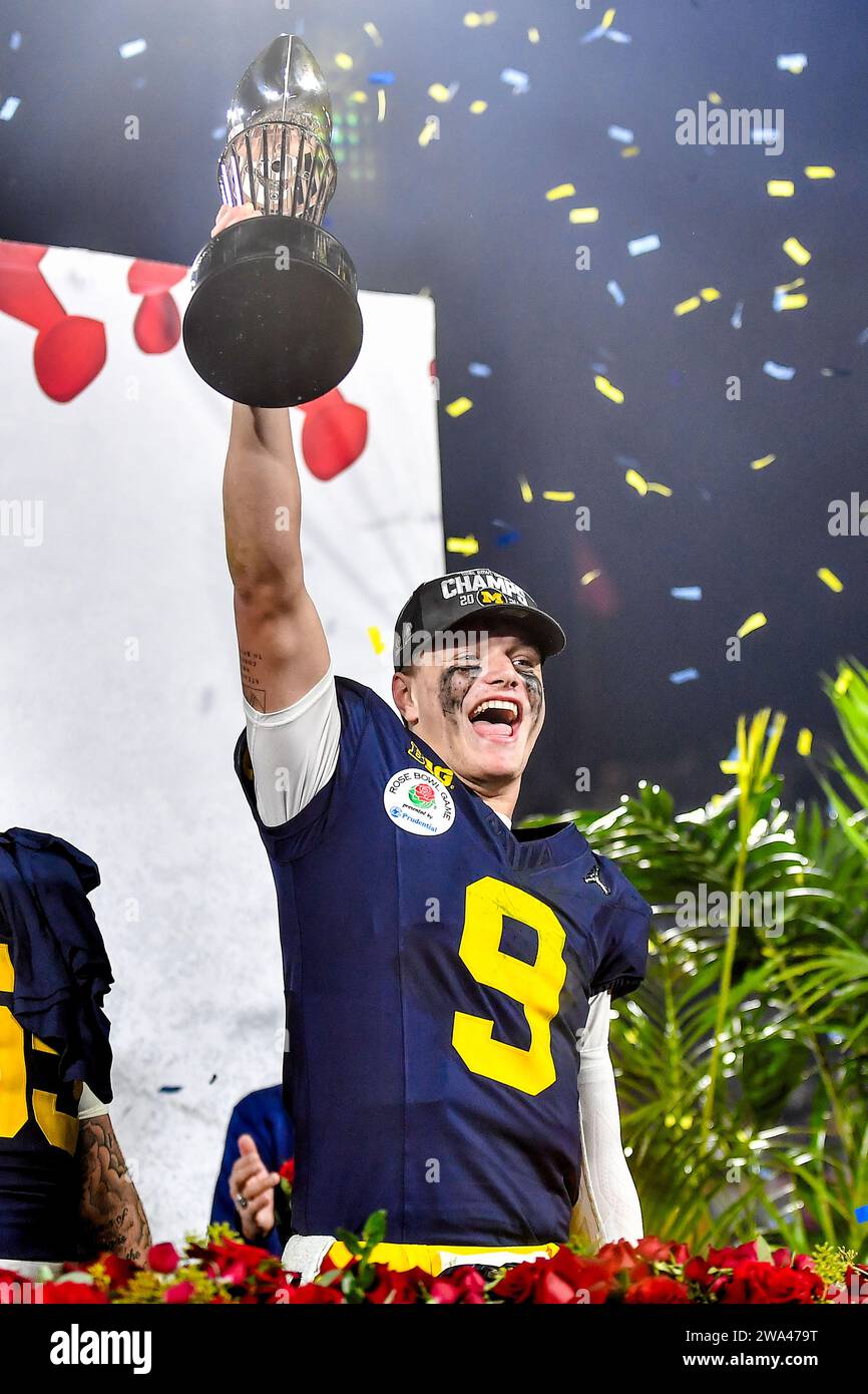 Pasadena, CA. 1st Jan, 2024. Michigan Wolverines quarterback J.J. McCarthy (9) on stage after ...