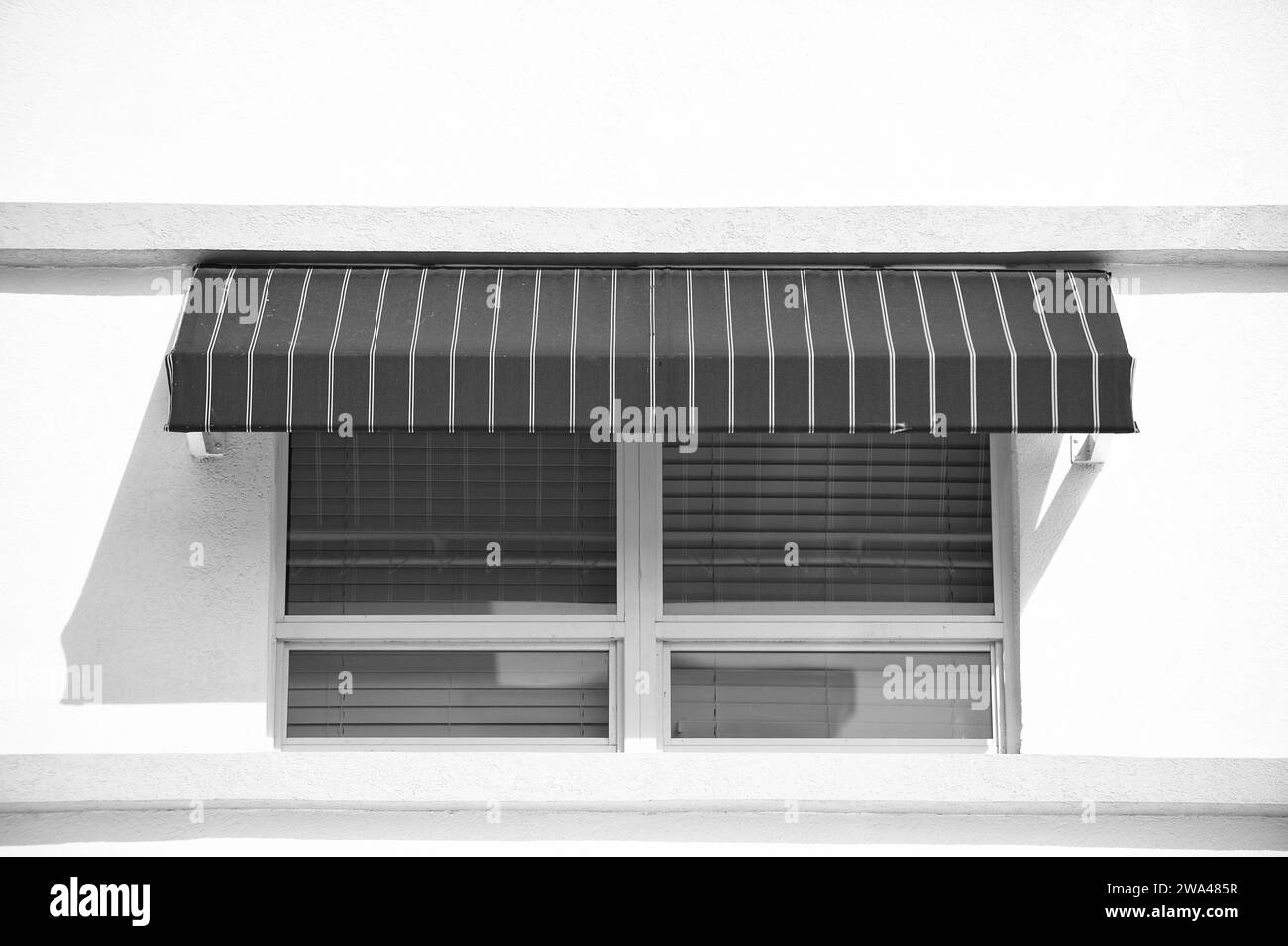 Sunshade building Black and White Stock Photos & Images - Alamy