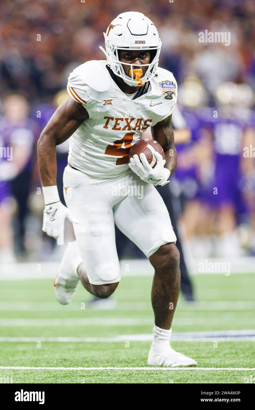 USA. 01st Jan, 2024. January 01, 2024: Texas running back CJ Baxter (4 ...