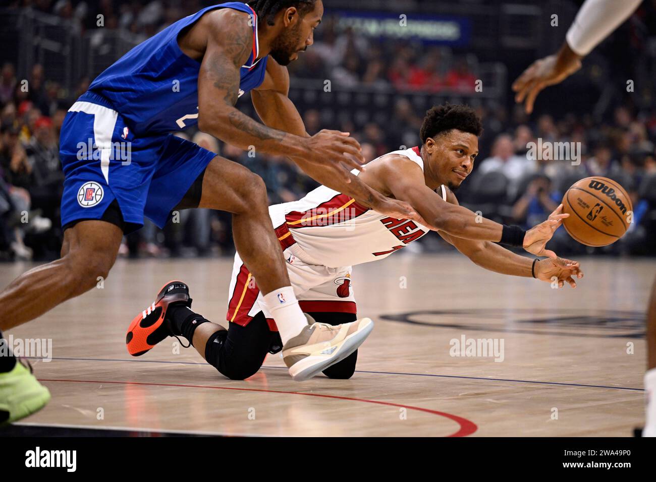 Miami Heat guard Kyle Lowry, right, passes the ball away from Los ...