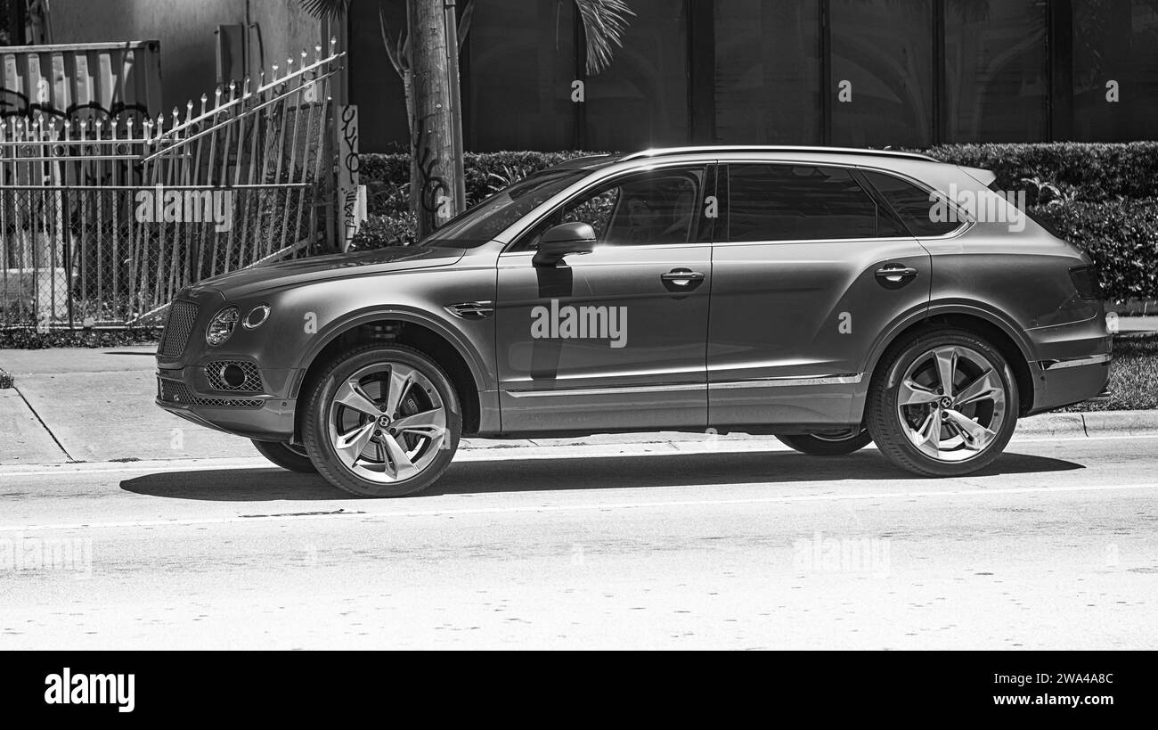 Bentley bentayga v8 Black and White Stock Photos & Images - Alamy