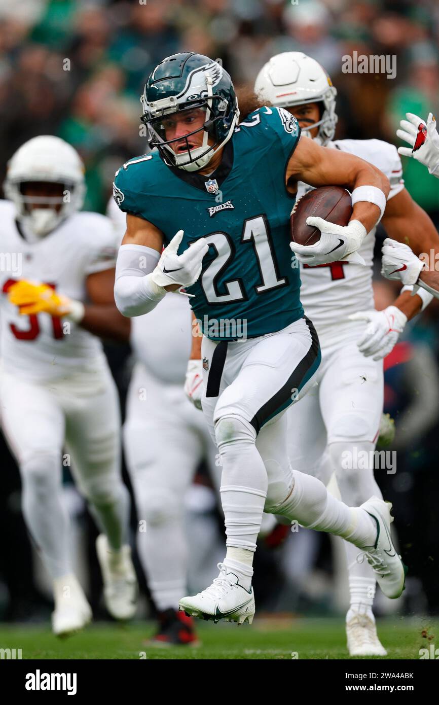 Philadelphia Eagles safety Sydney Brown (21) returns an interception 98 ...