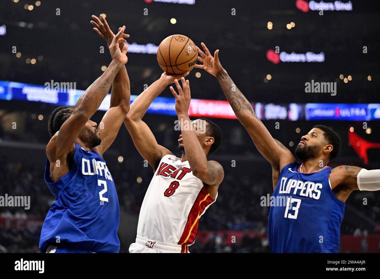 Miami Heat forward Jamal Cain (8) shoots between Los Angeles Clippers forward Kawhi Leonard (2 ...