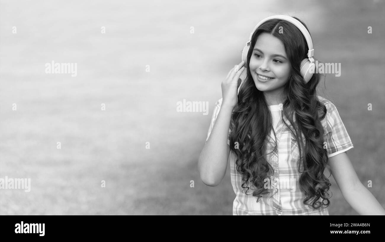 Girl listen music Black and White Stock Photos & Images - Alamy