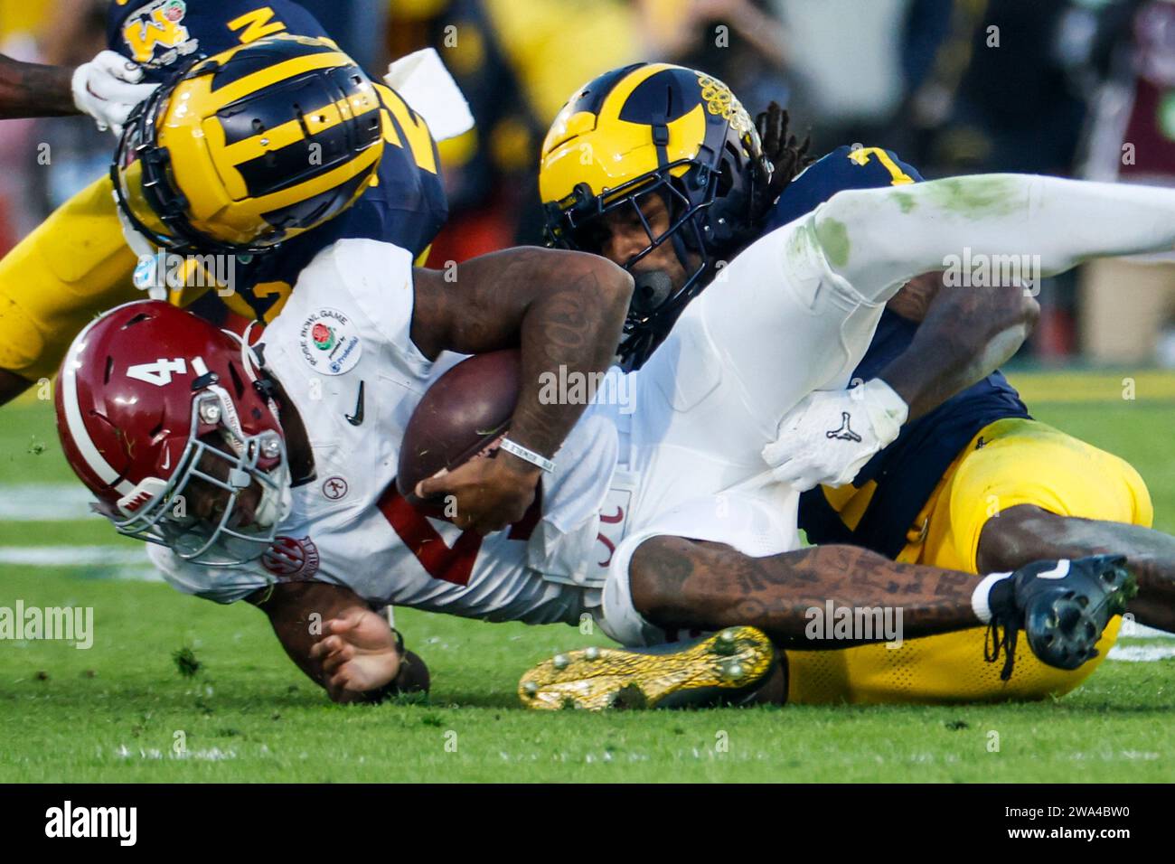 Los Angeles, United States. 01st Jan, 2024. Alabama quarterback Jalen ...