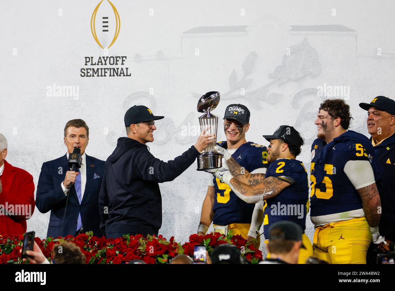 Rose bowl trophy hi-res stock photography and images - Alamy