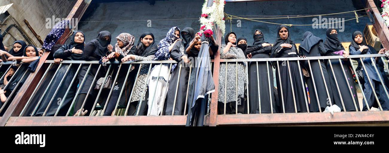 Shia women looking down at the religious procession around the Iranian ...