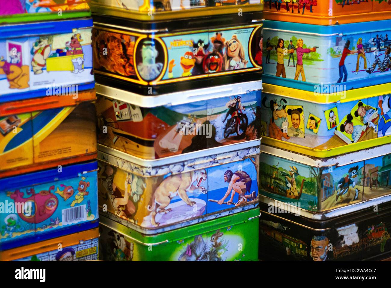 Vintage retro metal lunchboxes with pop culture characters from film ...