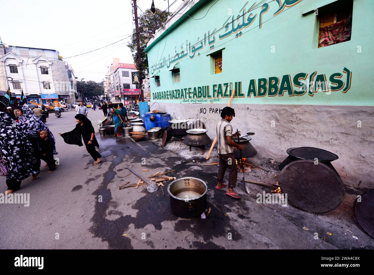Large biryanbi pot hi-res stock photography and images - Alamy