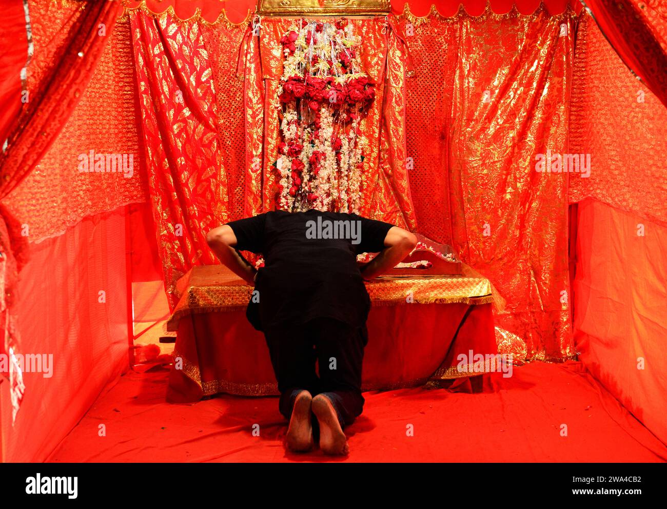 Shia Muslims visiting sites representing the story of the martyrdom of ...