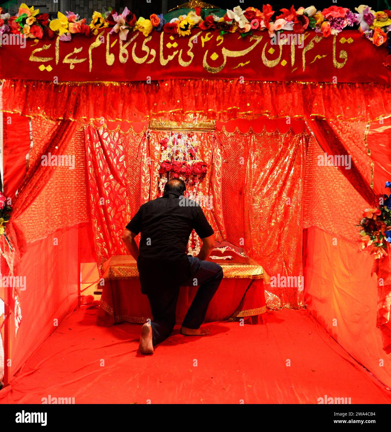 Shia Muslims visiting sites representing the story of the martyrdom of ...