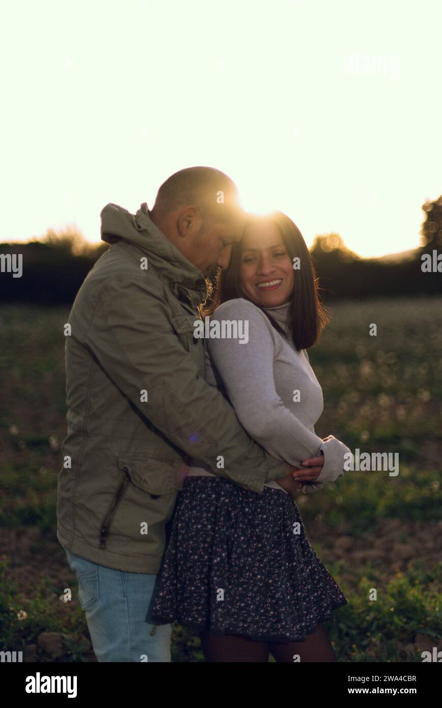 Romantic couple hugs hi-res stock photography and images - Alamy