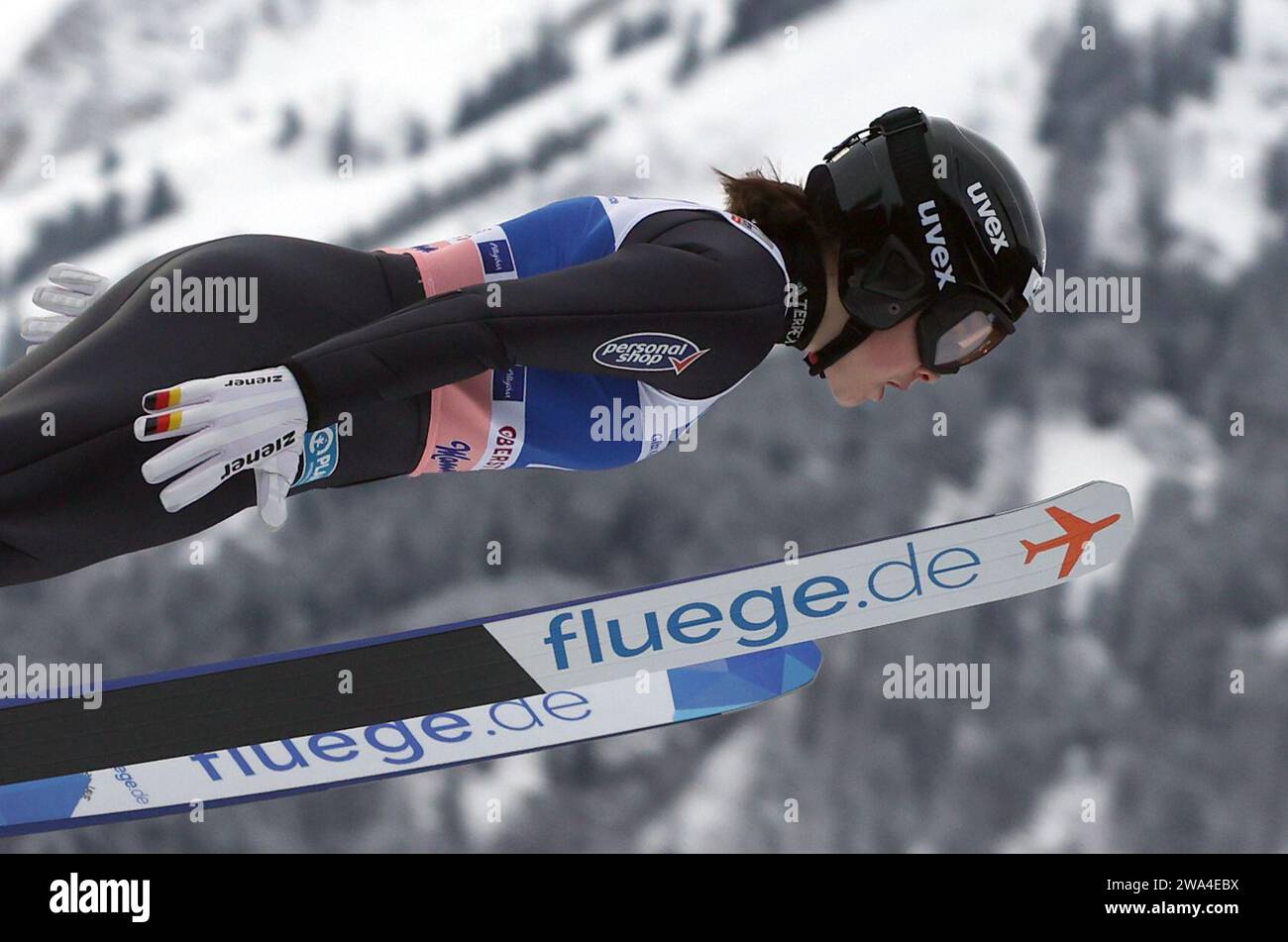 Oberstdorf, Germany. 01st Jan, 2024. Nordic skiing/ski jumping: World ...