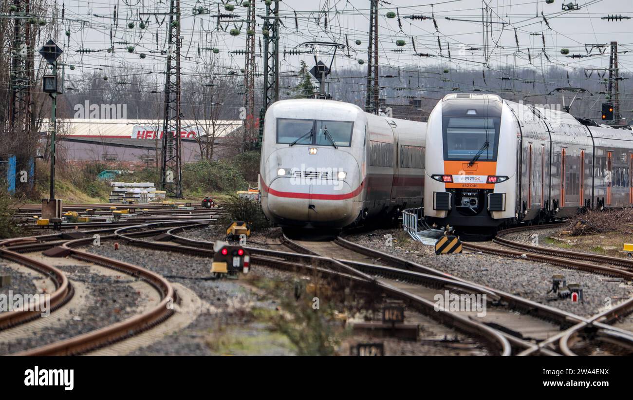 Eisenbahnverkehr Hamm Westf. HBF - Intercity Express Zug der Deutschen ...
