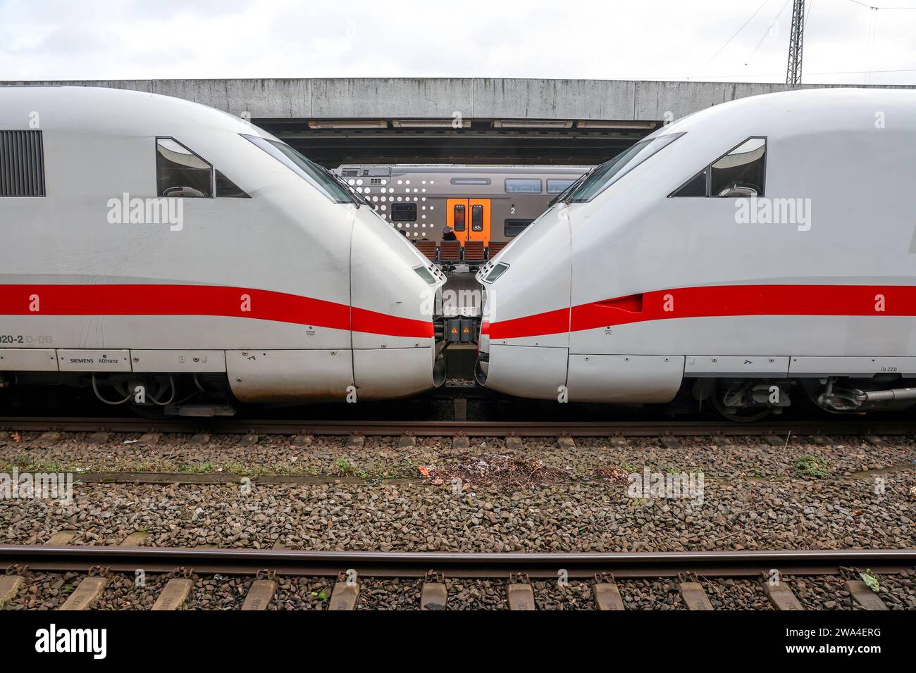 Eisenbahnverkehr Hamm Westf. HBF - Intercity Express Zug der Deutschen ...