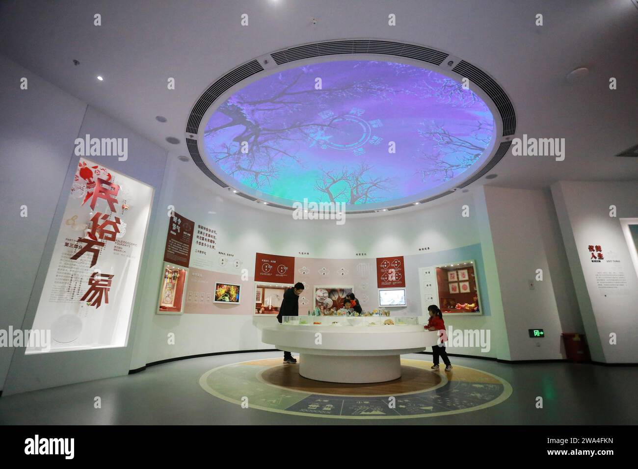 People visit the China Grand Canal Museum during the New Year's Day ...