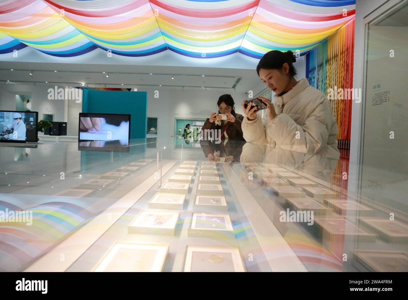 People visit the China Grand Canal Museum during the New Year's Day ...