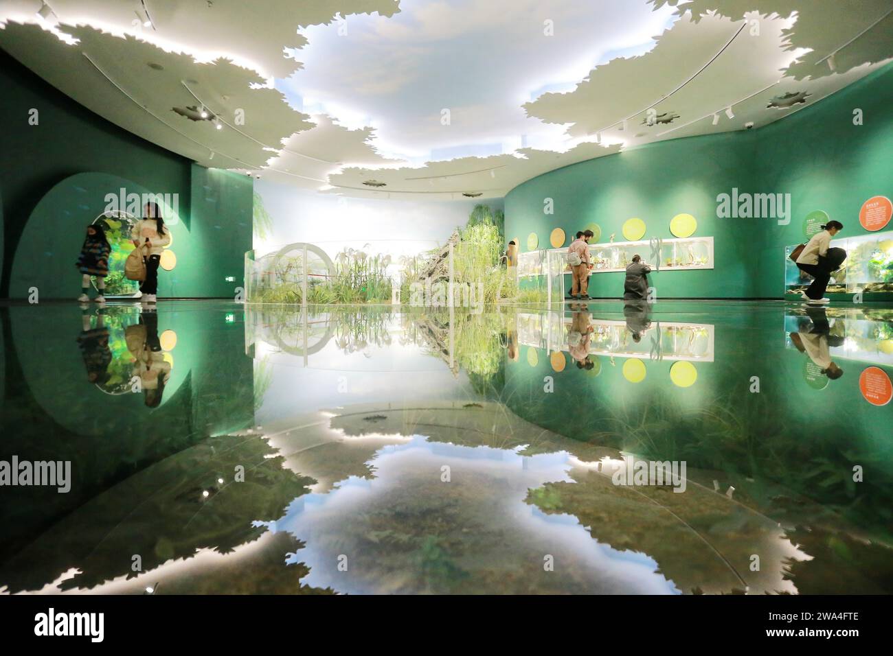 People visit the China Grand Canal Museum during the New Year's Day ...