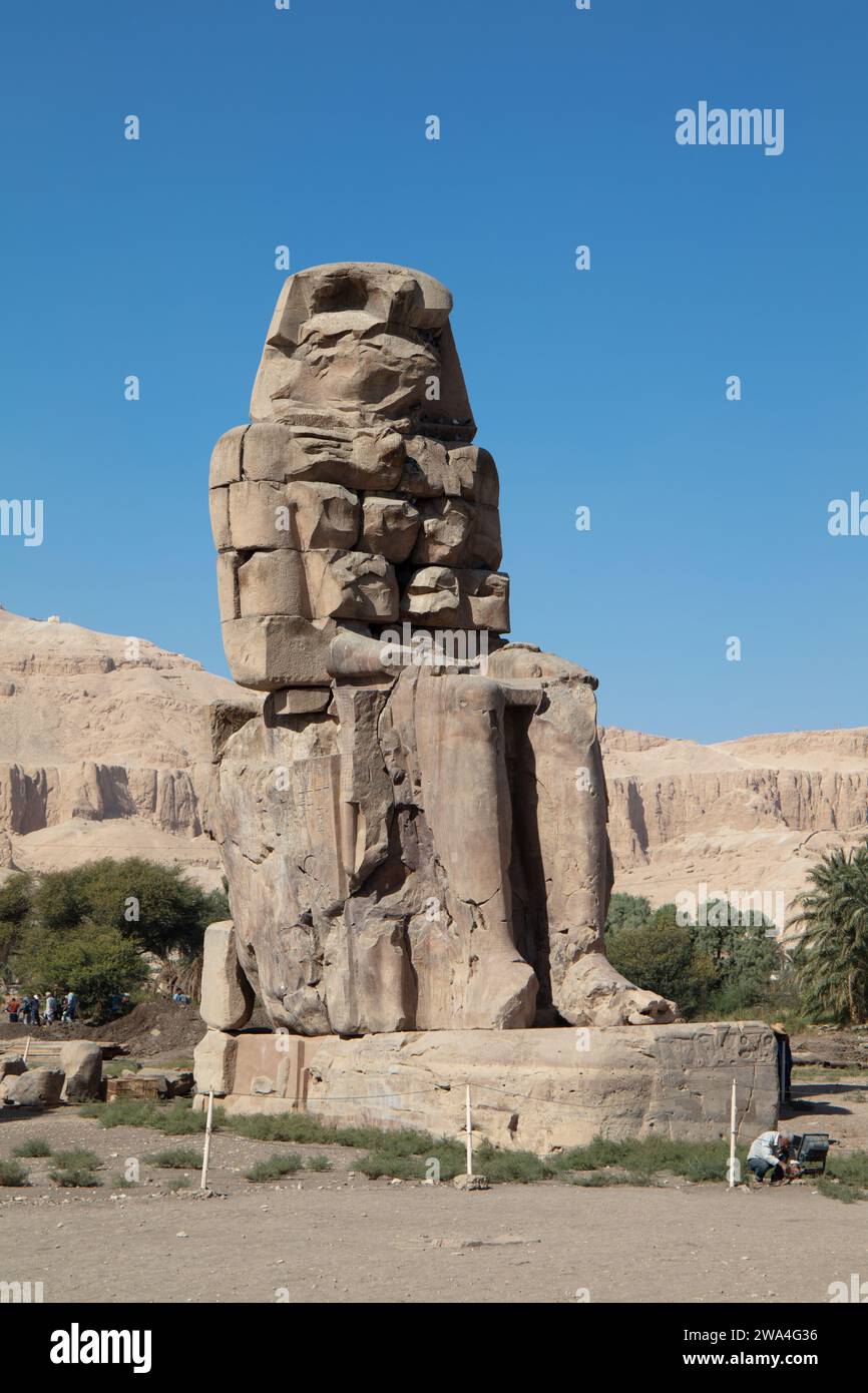 Colossi of memnon hi-res stock photography and images - Alamy