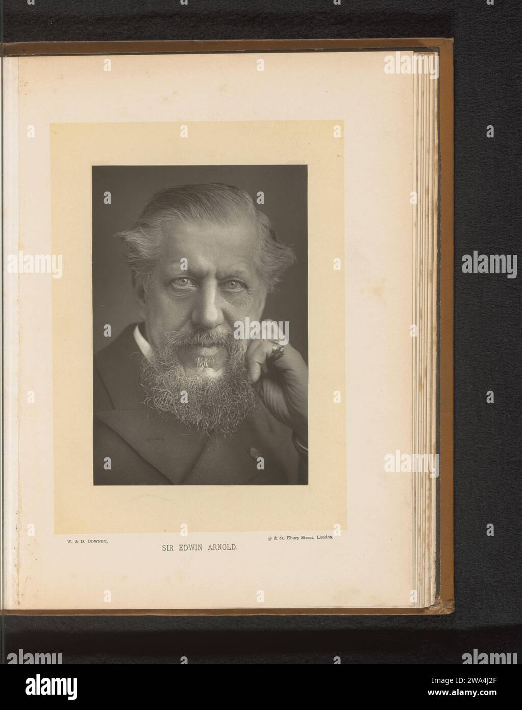 Portret van Edwin Arnold, William & Daniel Downey, c. 1883 - in or ...