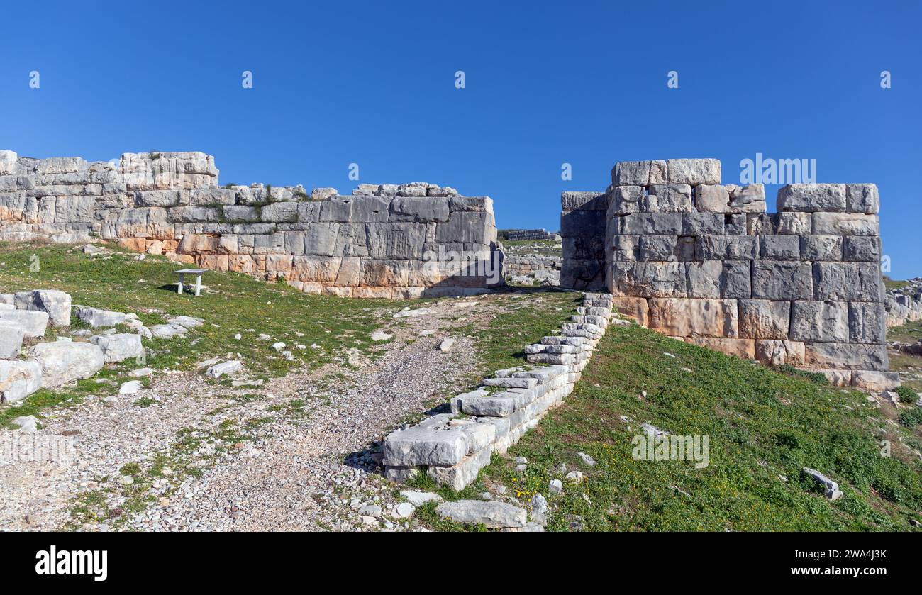 The Gate and Cyclopean walls of new Pleuron (Plevrona), in ancient ...