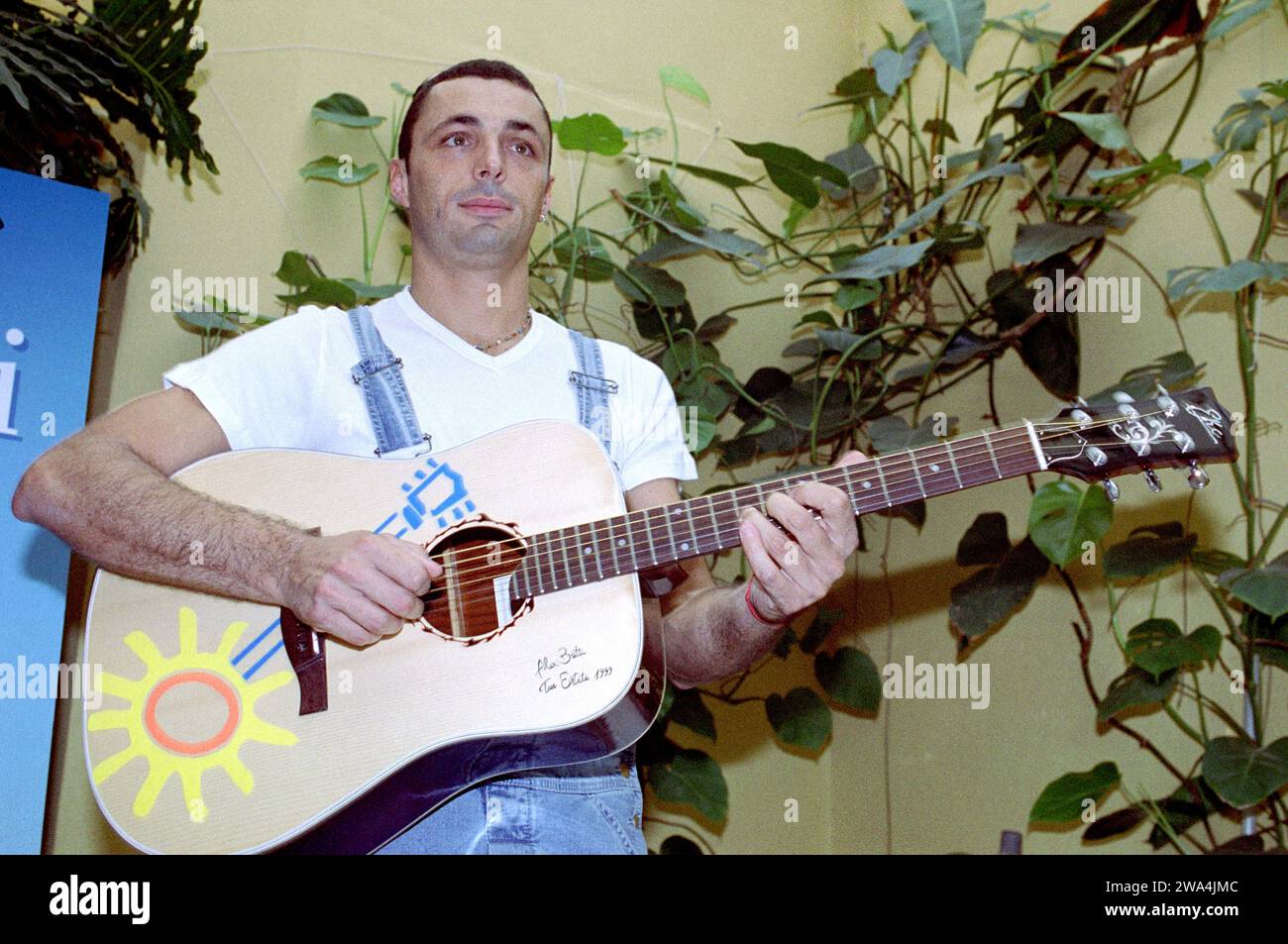 Britti immagini 1999 hi-res stock photography and images - Alamy