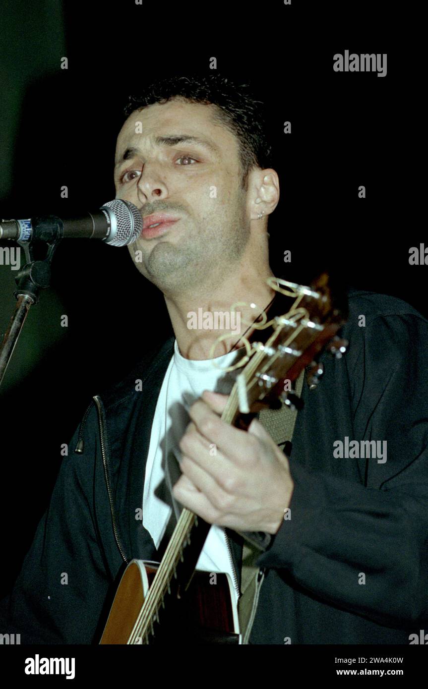 Italy Milan 1999-03-25 : Alex Britti,Italian singer,during the live ...