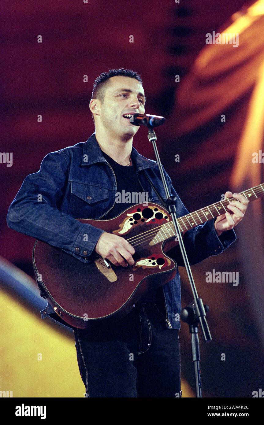 Italy Verona 1999-09-04 : Alex Britti,Italian singer,during the live ...