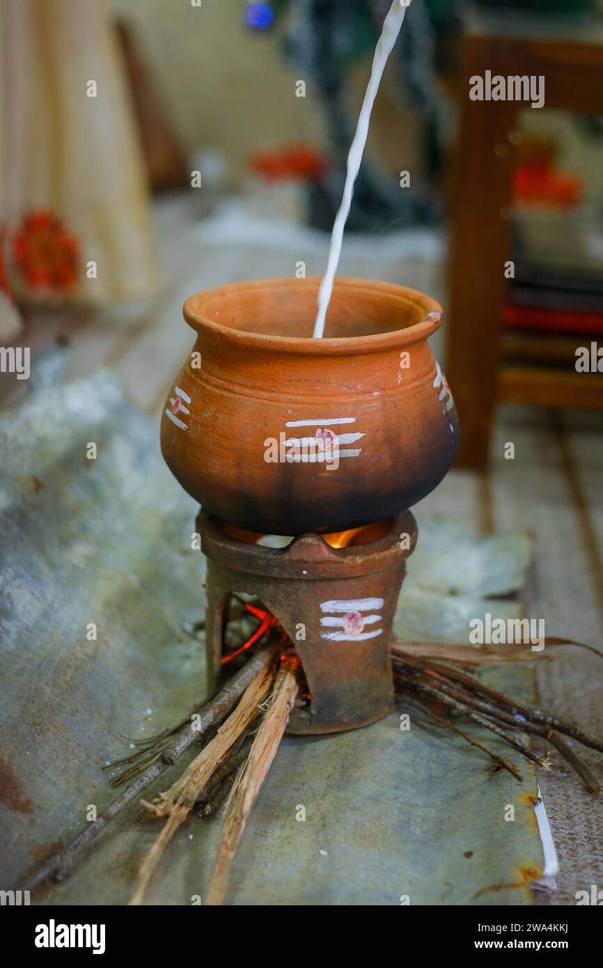 Tea pot fire hi-res stock photography and images - Alamy