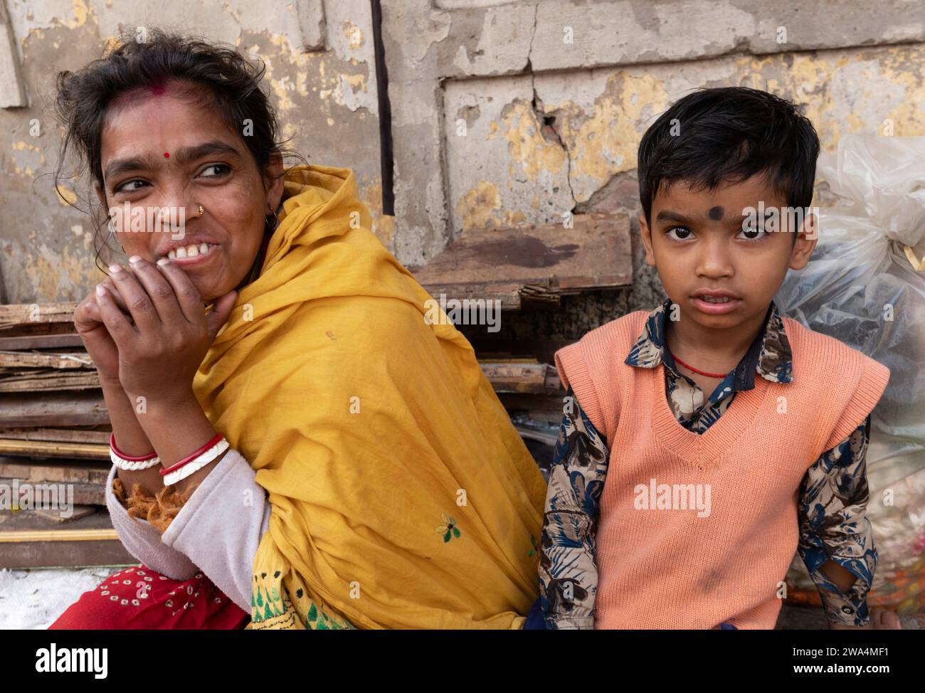Mother son calcutta india hi-res stock photography and images - Alamy